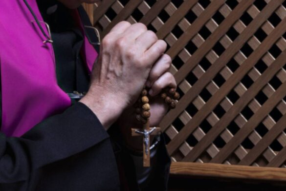 Os católicos precisam se confessar com que frequência?